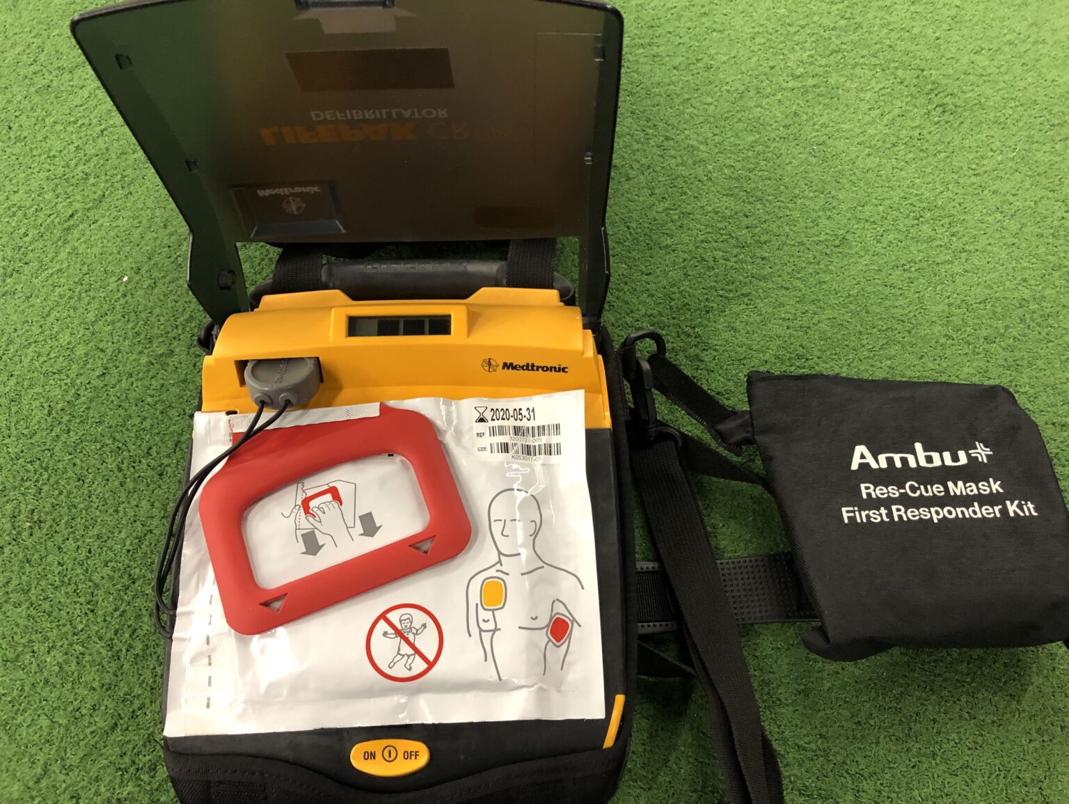 Le défibrillateur externe automatisé (DEA) – Icardio