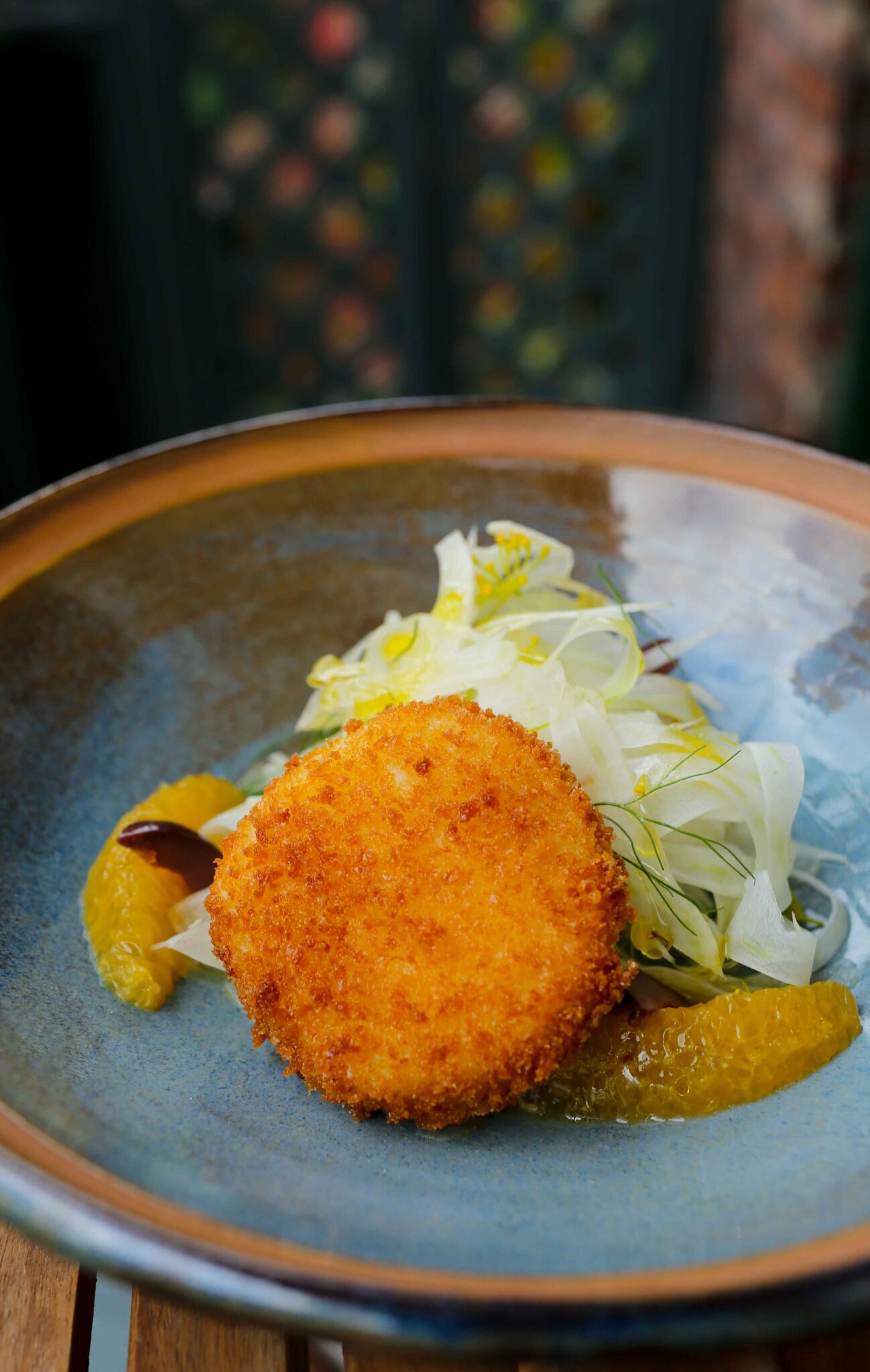 Chèvre en tempura, fenouil en copeaux à l’orange – Icardio